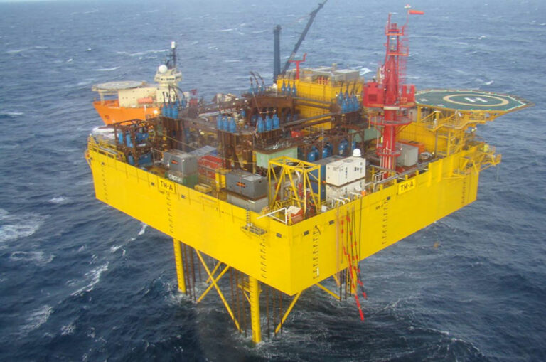 Maari Platform - New Zealand - Fixing a platform to the seabed - Caprari